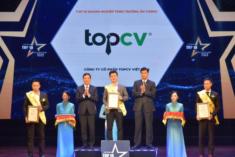 HR Insider 4.0 - TopCV nhận cú đúp giải thưởng Top 10 Doanh nghiệp Công nghệ thông tin Việt Nam 2022